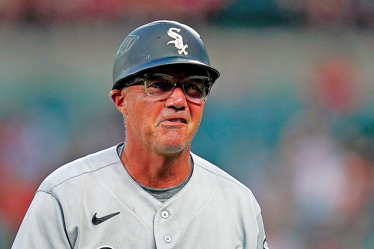 Cardinals hire McEwing after Holliday resigns | Jefferson City News Tribune