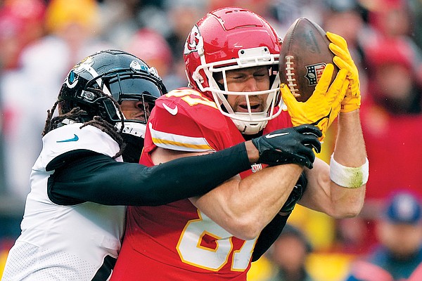 Hobbled Mahomes leads Chiefs to 27-20 playoff win against Jaguars