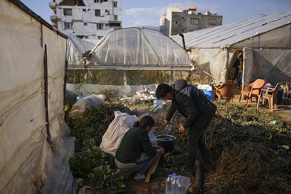 Survivors stay at wrecked homes | Northwest Arkansas Democrat-Gazette