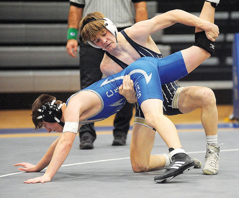 Helias sending eight to Class 3 state wresting tournament | Jefferson ...