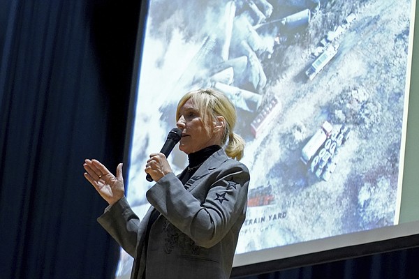 Brockovich warns Ohio town of dangers after train crash | Chattanooga ...