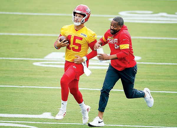 Lewis leaves Chiefs to take job with Ravens