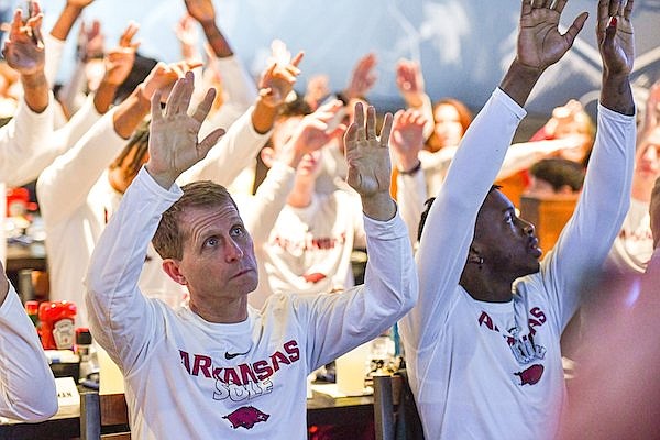 Hogs to face Illinois in first round of NCAA Tournament | Whole Hog Sports