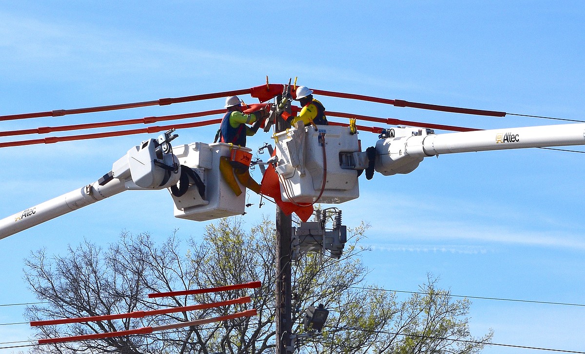 Snagged lines snarl traffic at rush hour | Hot Springs Sentinel Record