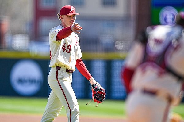 Adcock goes 6 innings, Hogs shut out Auburn to sweep series | The ...