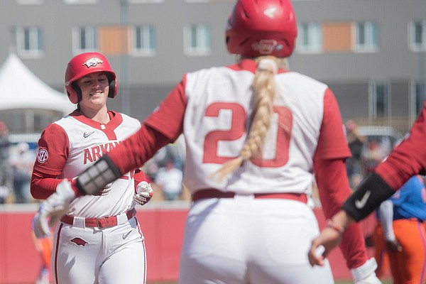 Run-rule win clinches series for UA softball | Whole Hog Sports