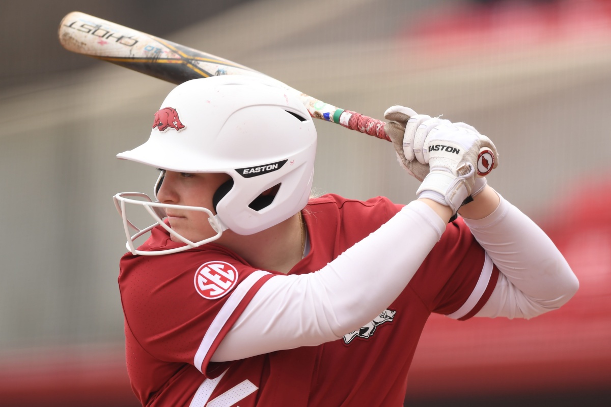 WholeHogSports - Hoffmann's homers lead Razorbacks in series opener