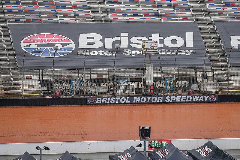 Dirt-racing star Bell outruns Reddick to win at Bristol | Fulton Sun