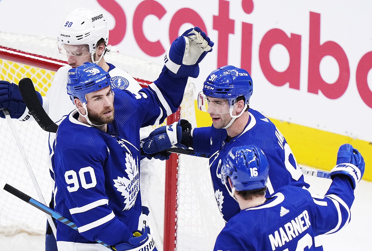 Point has two goals, Lightning beat Maple Leafs 7-3 in Game 1 ...