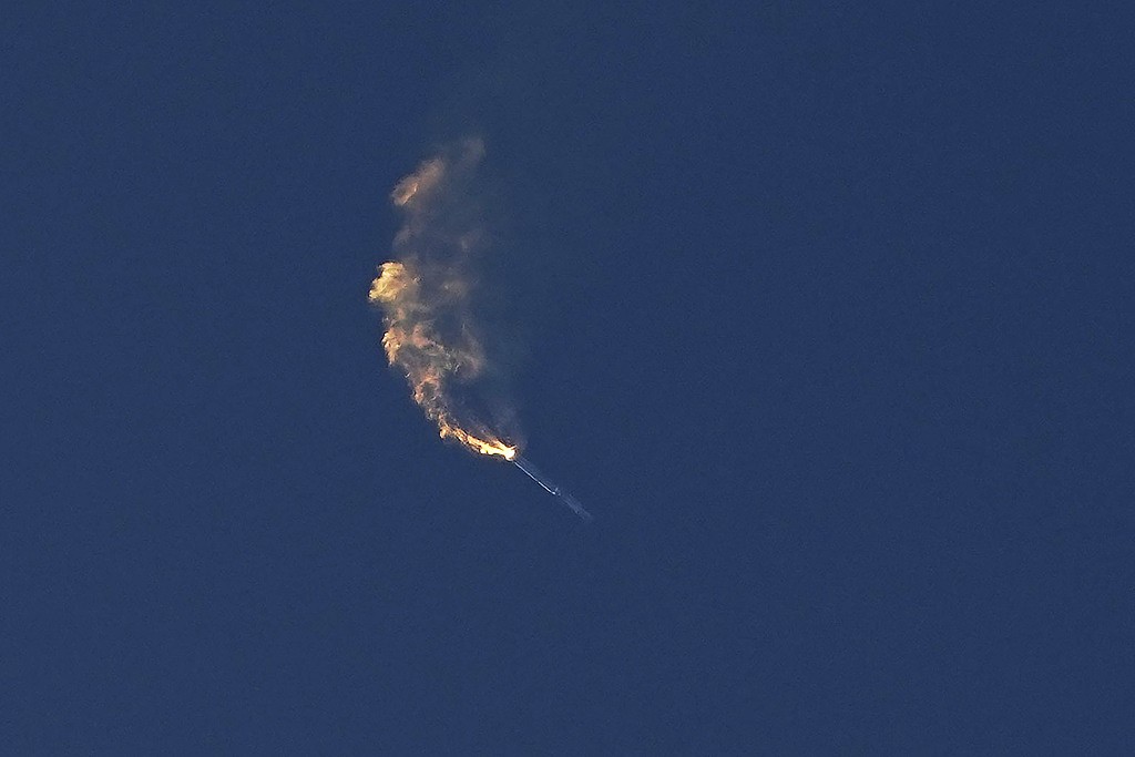 SpaceX giant rocket explodes minutes after launch from Texas | The ...