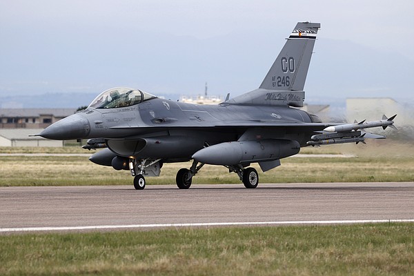 Biden endorses F-16 training for Ukrainians as Zelenskyy is set to ...