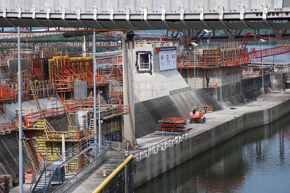 New Chickamauga Lock topped with first of 36 monoliths | Chattanooga ...