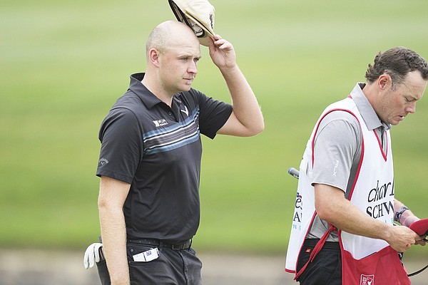 Schnek, Hall tied for Colonial lead after 3 rounds as both seek first ...