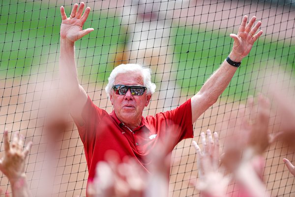 WholeHogSports - Harter adds one more big trophy before retirement