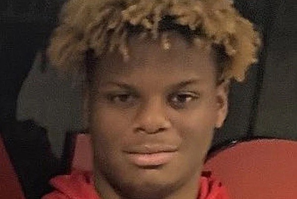 Report: Stutts, lineman who was committed to Razorbacks, dies at 18 ...