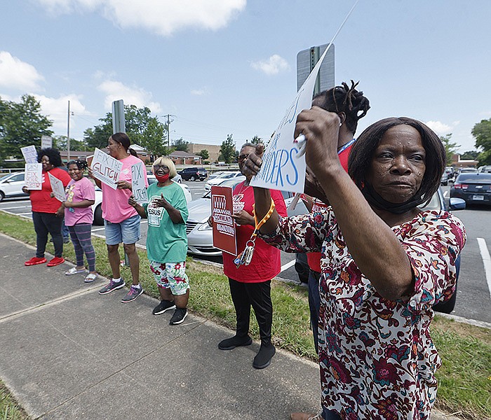 Protesters blame computer 'glitches' for Medicaid disenrollments ...
