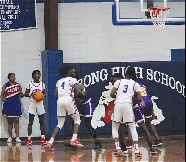 Strong competes at basketball camp | El Dorado News