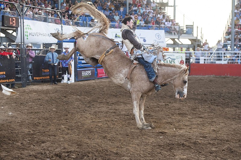 RODEO OF THE OZARKS: McGehee continues to compete despite serious ...