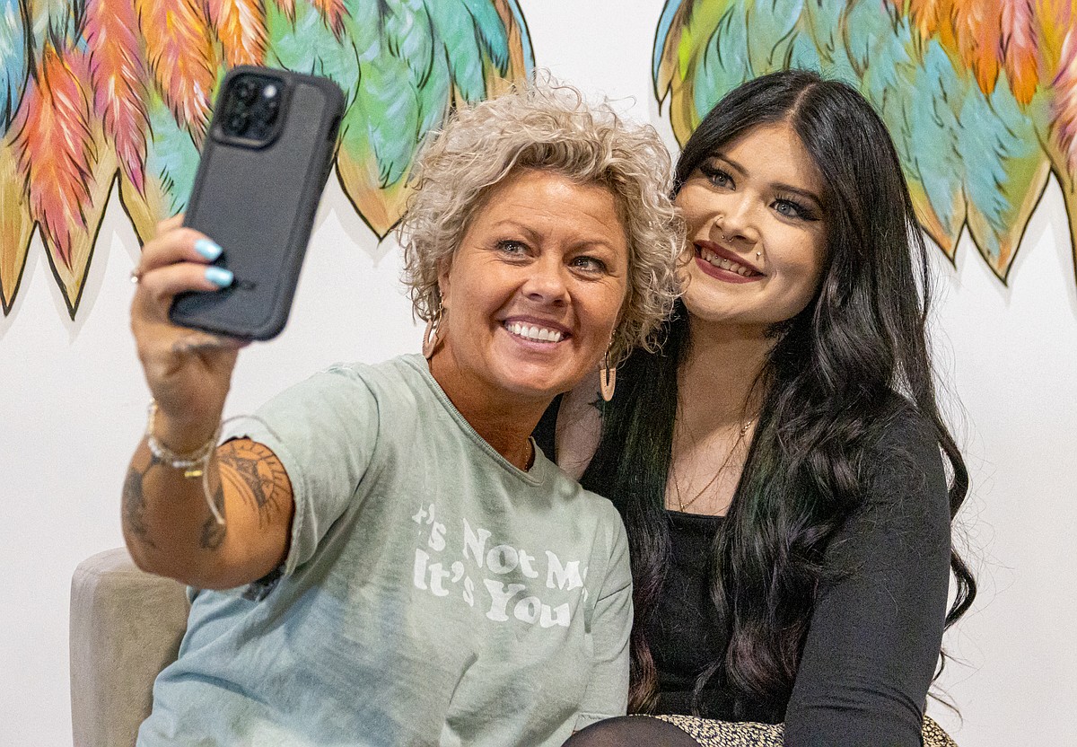 Social media influencer meets with folks in Jefferson City | Jefferson ...