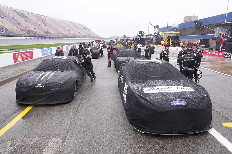 NASCAR suspends race at Michigan because of rain