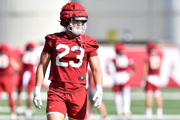 New linebacker brings speed, smarts to Arkansas | Whole Hog Sports