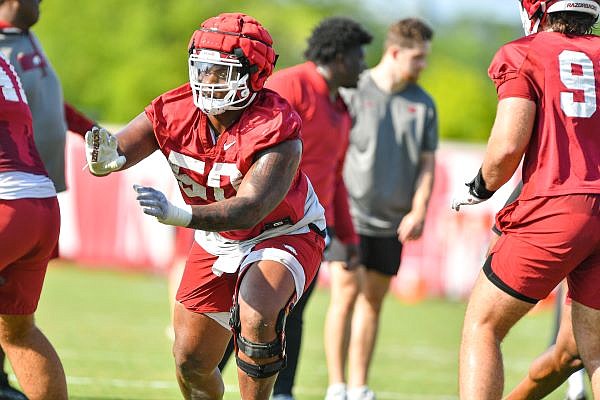 VIDEO: Players discuss defensive line depth, new offense | The Arkansas ...