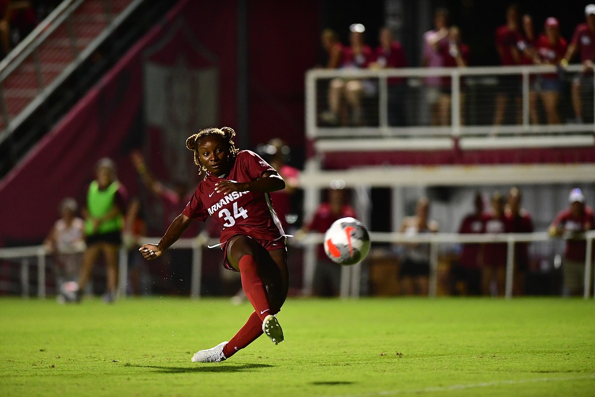 'It's a nightmare for them': No. 10 Razorbacks attack Ducks in waves ...