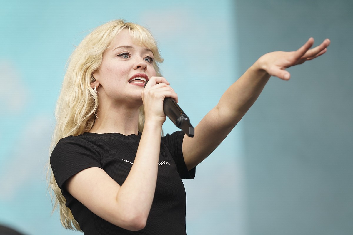 Touring North America, singer-songwriter Maisie Peters comes of age ...