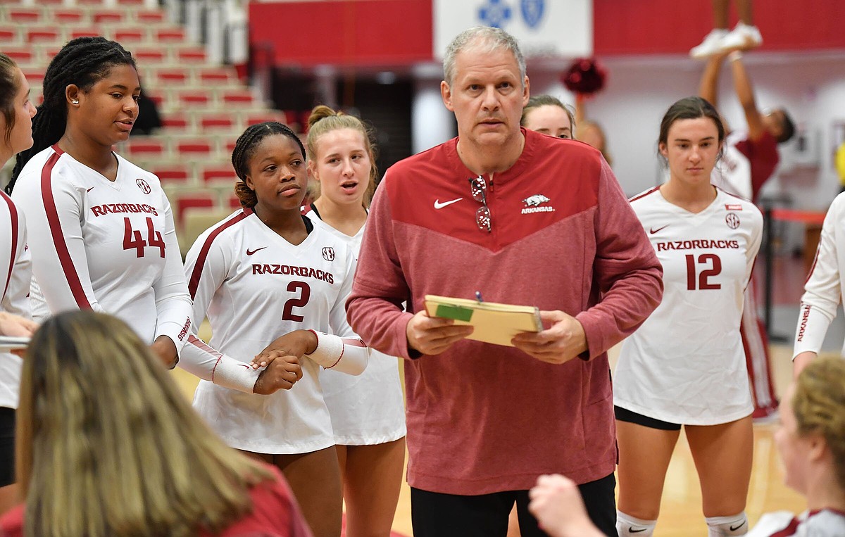 Badgers limit Razorbacks to .160 hitting percentage | The Arkansas ...