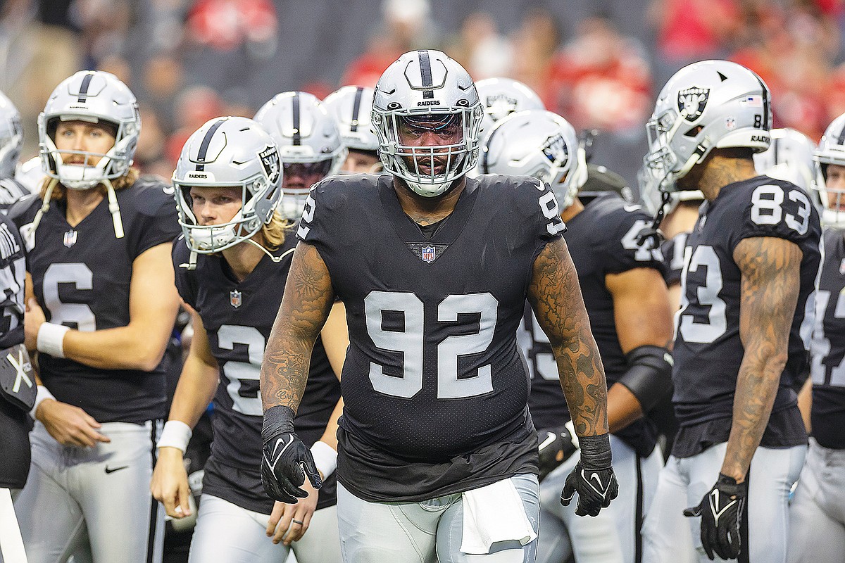 Chiefs acquire DT Farrell from Raiders for draft pick | Fulton Sun