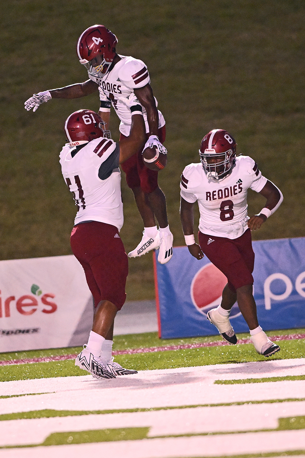 Reddies pull away in opening blowout | Northwest Arkansas Democrat-Gazette
