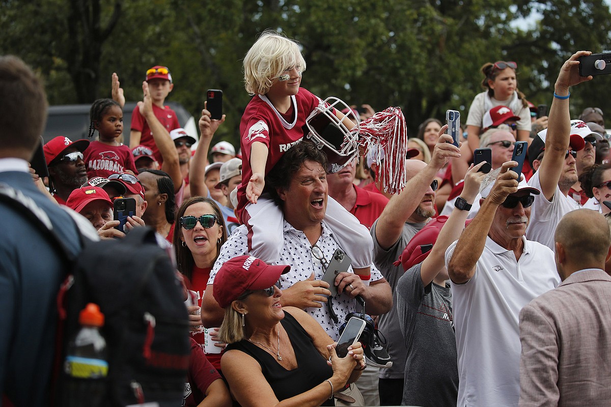 Tailgaters gather for Razorbacks’ season opener in Little Rock ...