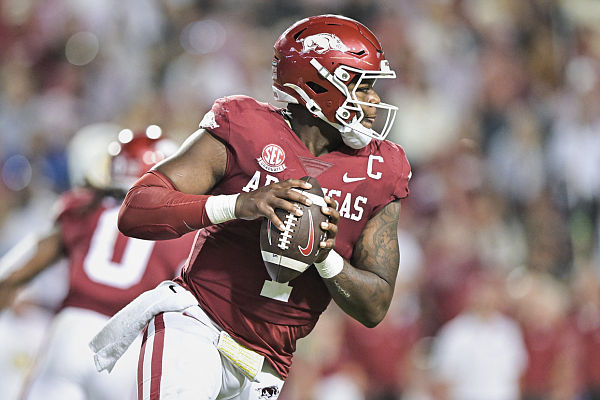 Razorback Report: Star QBs set to square off | Whole Hog Sports
