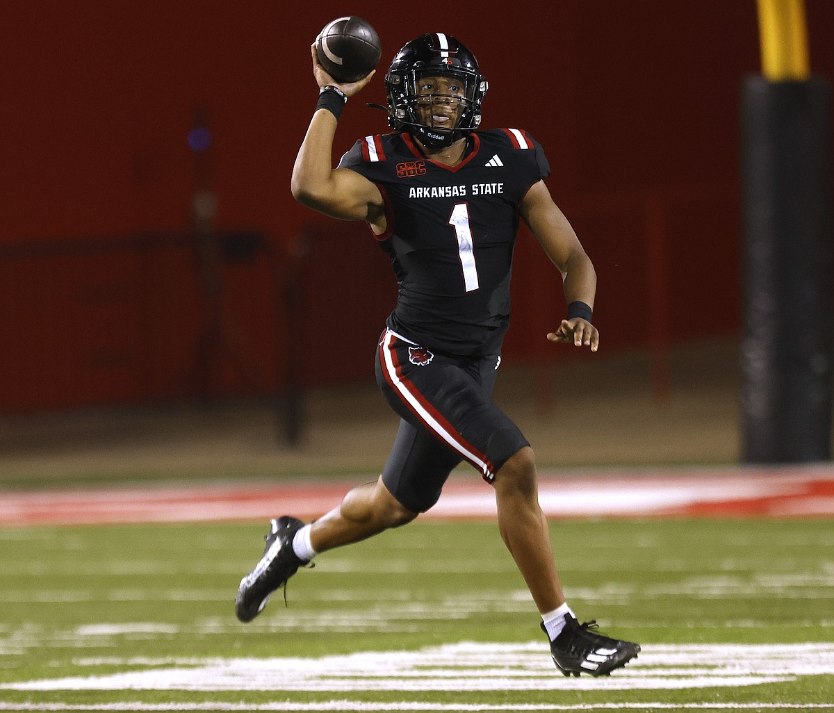 Raynor’s breakout bolstered by O-line | The Arkansas Democrat-Gazette ...
