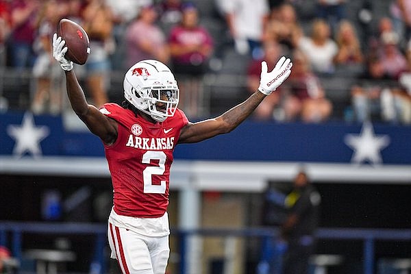 Armstrong will return to Arkansas in '24 | Whole Hog Sports