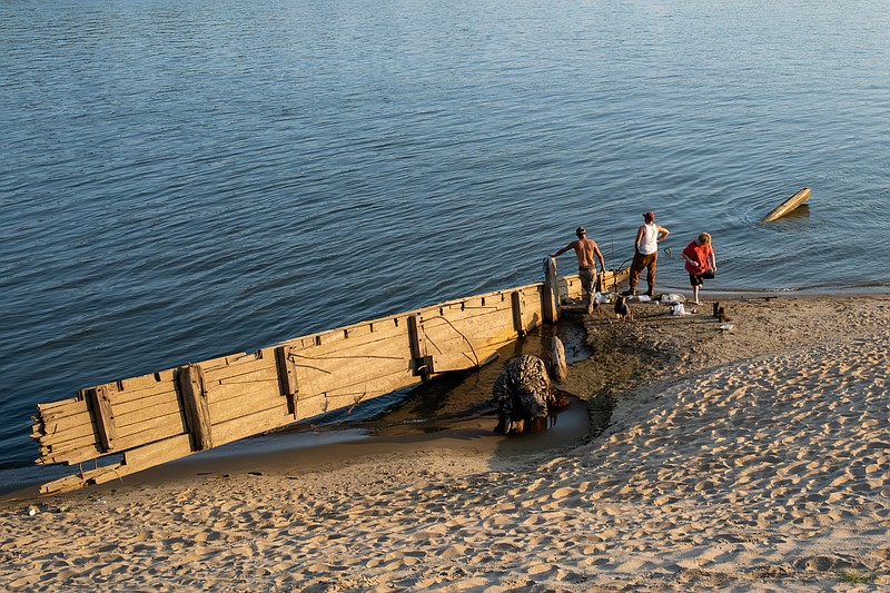 Mississippi River at record low near West Memphis | The Arkansas ...
