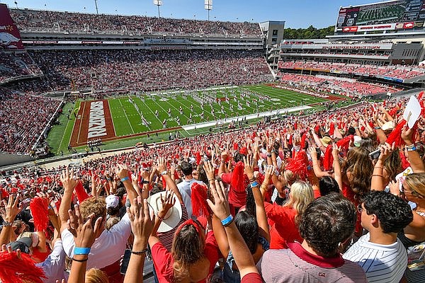 Lang talks media, bond with UA fans at the Little Rock Touchdown Club ...