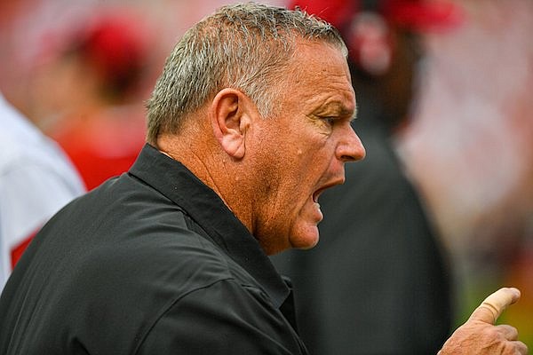 Razorback football notebook: Pittman details focus, QBs feast vs ...