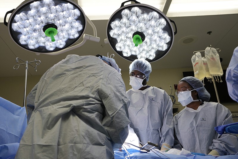 Few transplant surgeons are Black. Giving medical students a rare peek ...