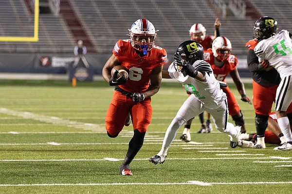 PREP FOOTBALL: Patriots roll in 2nd quarter, trip Comets in ...