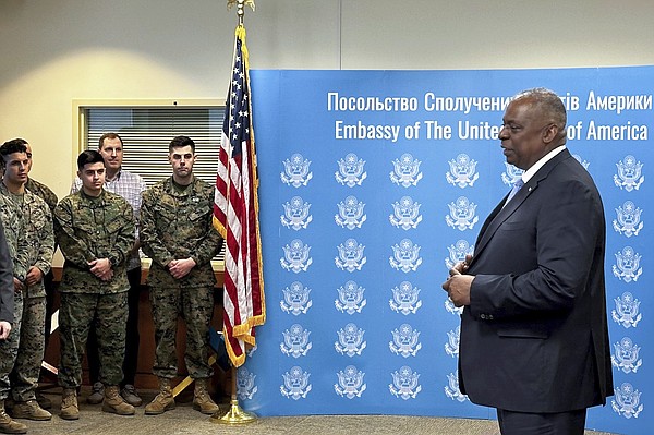 US Defense Secretary Austin meets with Zelenskyy in Kyiv to show ...