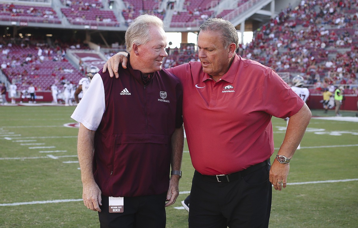 It's official; Petrino returning to Razorbacks, signs 2-year deal ...