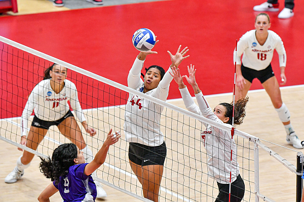 Razorbacks roll in Barnhill, advance to NCAA 2nd Round | Whole Hog Sports