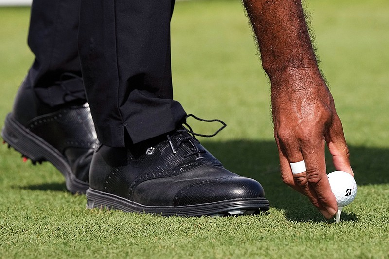 Golf officials to roll back ball for pros and weekend hackers ...