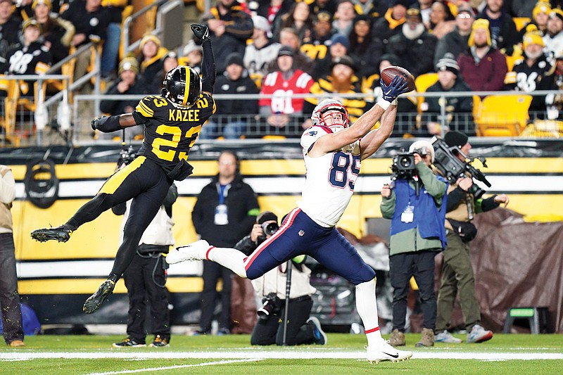 Zappe throws for 3 TDs, Patriots defeats Steelers 21-18 | Jefferson ...