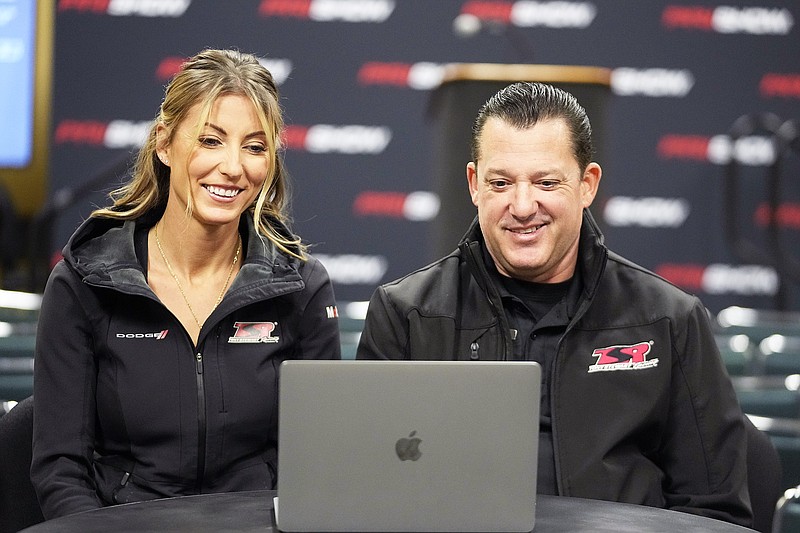 Pruett to start family with Stewart, who will drive her Top Fuel ...