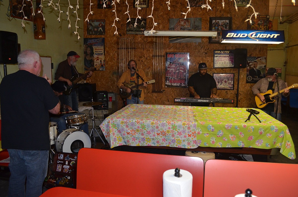 Billy Jeter pays tribute to local grocery store | Pine Bluff Commercial News