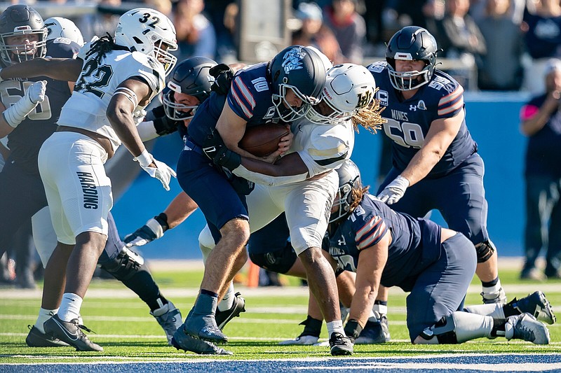 Defenders ‘let it fly’ during win | Northwest Arkansas Democrat-Gazette