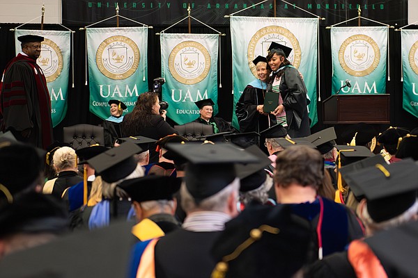 UAM lauds fall ’23 scholars | Pine Bluff Commercial News