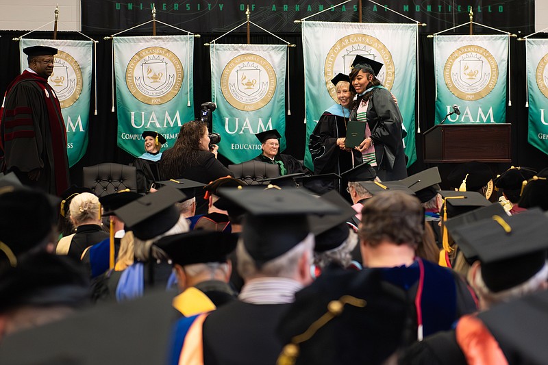 UAM lauds fall ’23 scholars | Pine Bluff Commercial News